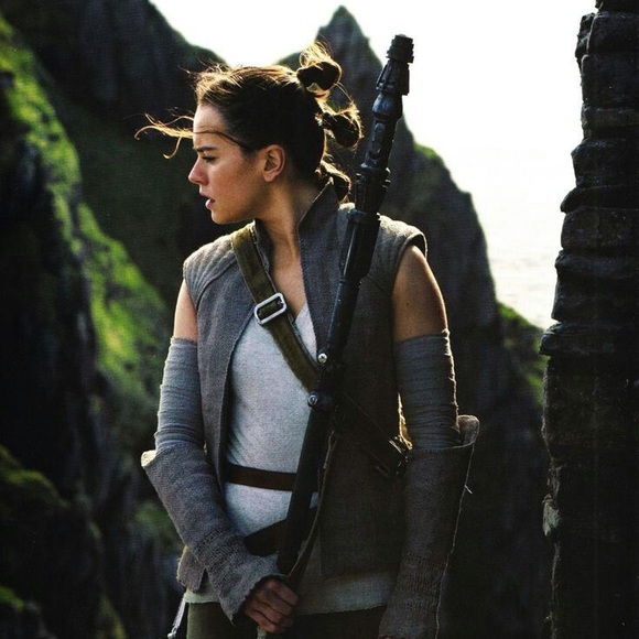 Top 10 Outfits of Rey Skywalker Ranked – No Scoops Club